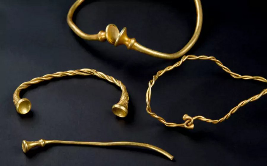 Unique 2,500-Year-Old Celtic Jewelry – Oldest Iron Age Gold Treasure ...