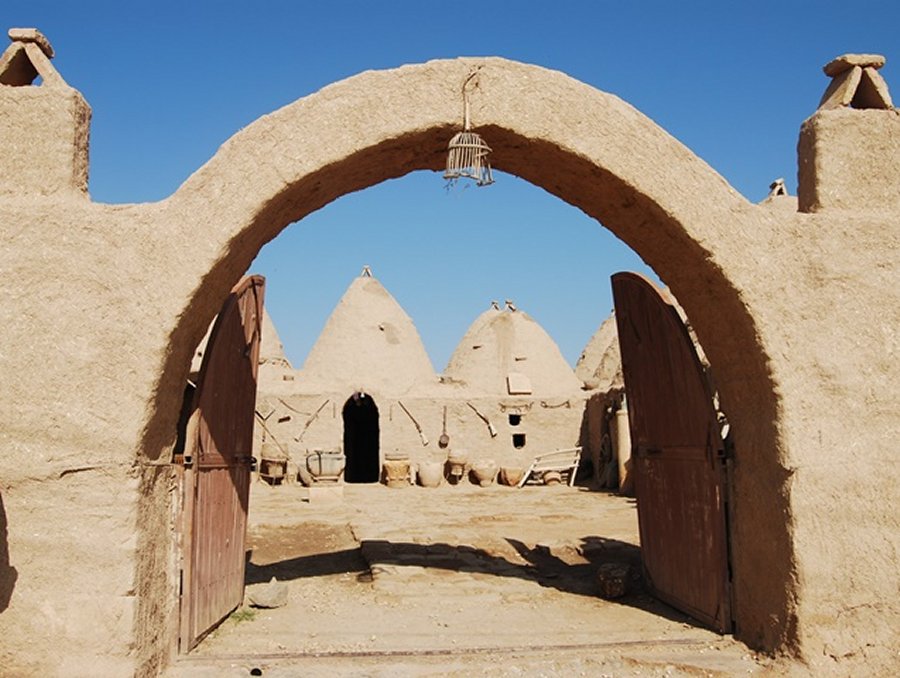 Beehive’ Adobe Houses Of Ancient City Of Harran, Upper Mesopotamia ...