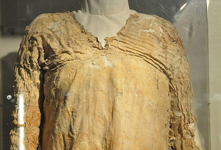 Tarkhan Dress - The World’s Oldest Woven Garment - Ancient Pages