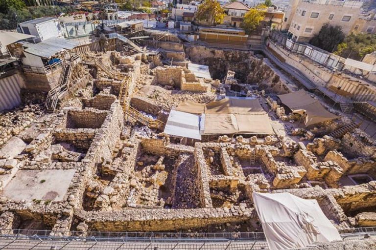 Rare Bulla (Seal) And 2,600-Year-Old Stamp With Biblical Name Unearthed ...