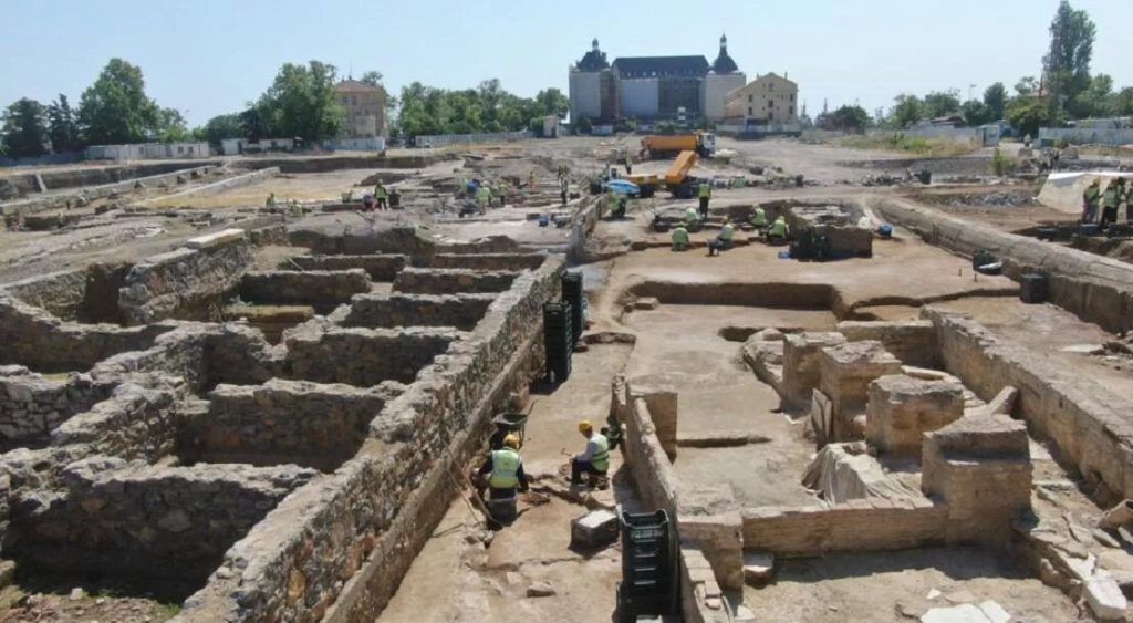 Tile Tomb Dated To The Late Hellenistic Era - Discovered In ...