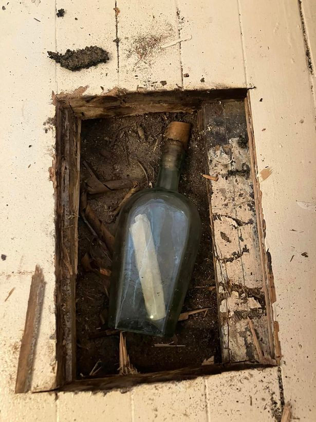 Amazing Victorian Time Capsule - 135-Year-Old Message In A Bottle Found ...
